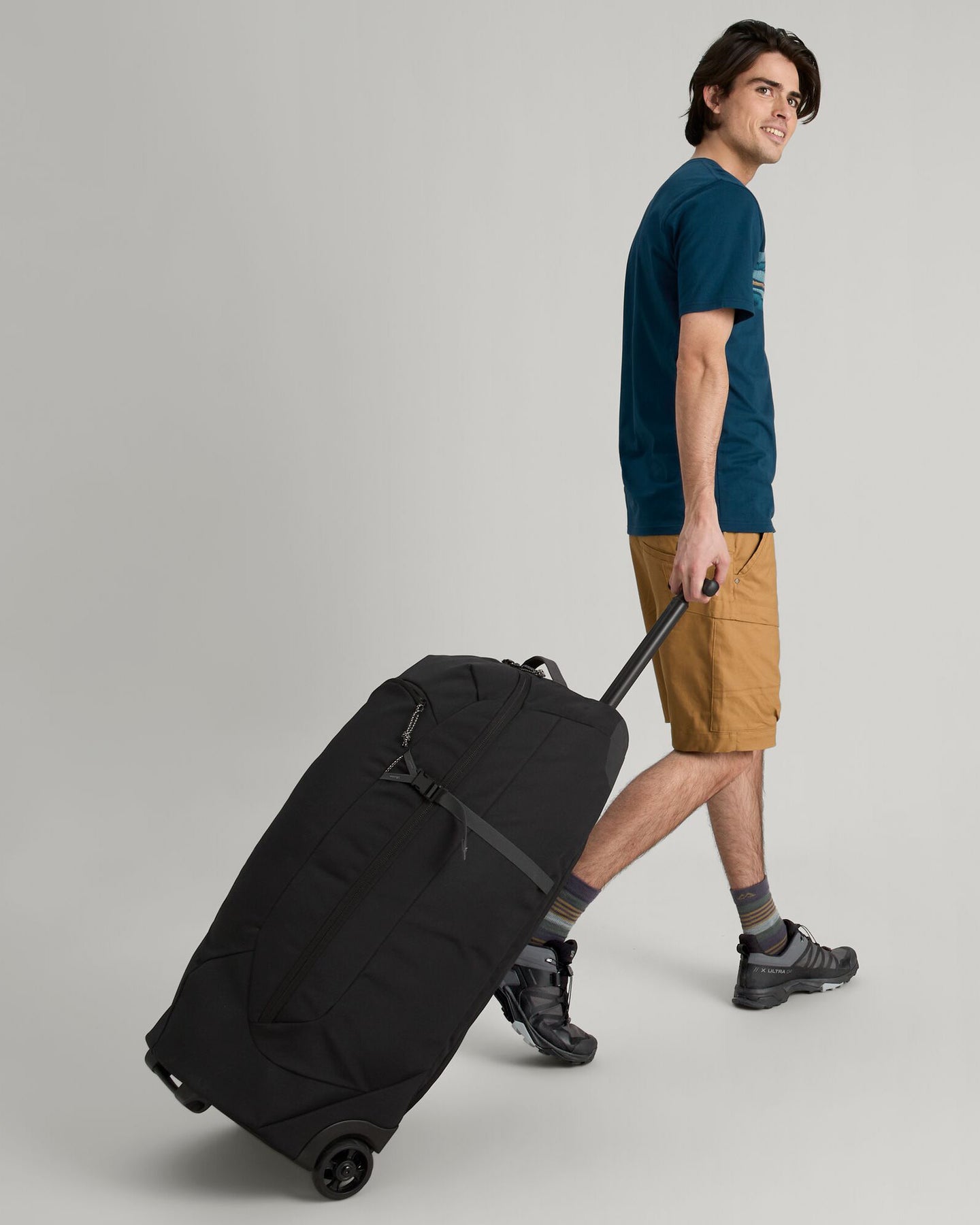 Hybrid Trolley v5 - 70L - Black Stingray – Kathmandu AU